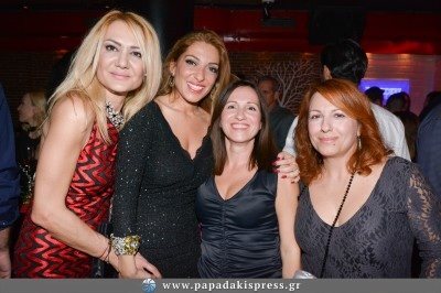 ΛΑΜΠΕΡΟ ΠΑΡΤΥ ΓΕΝΝΕΘΛΙΩΝ ΚΑΙ ΟΜΟΡΦΙΑΣ! - SissysWorld