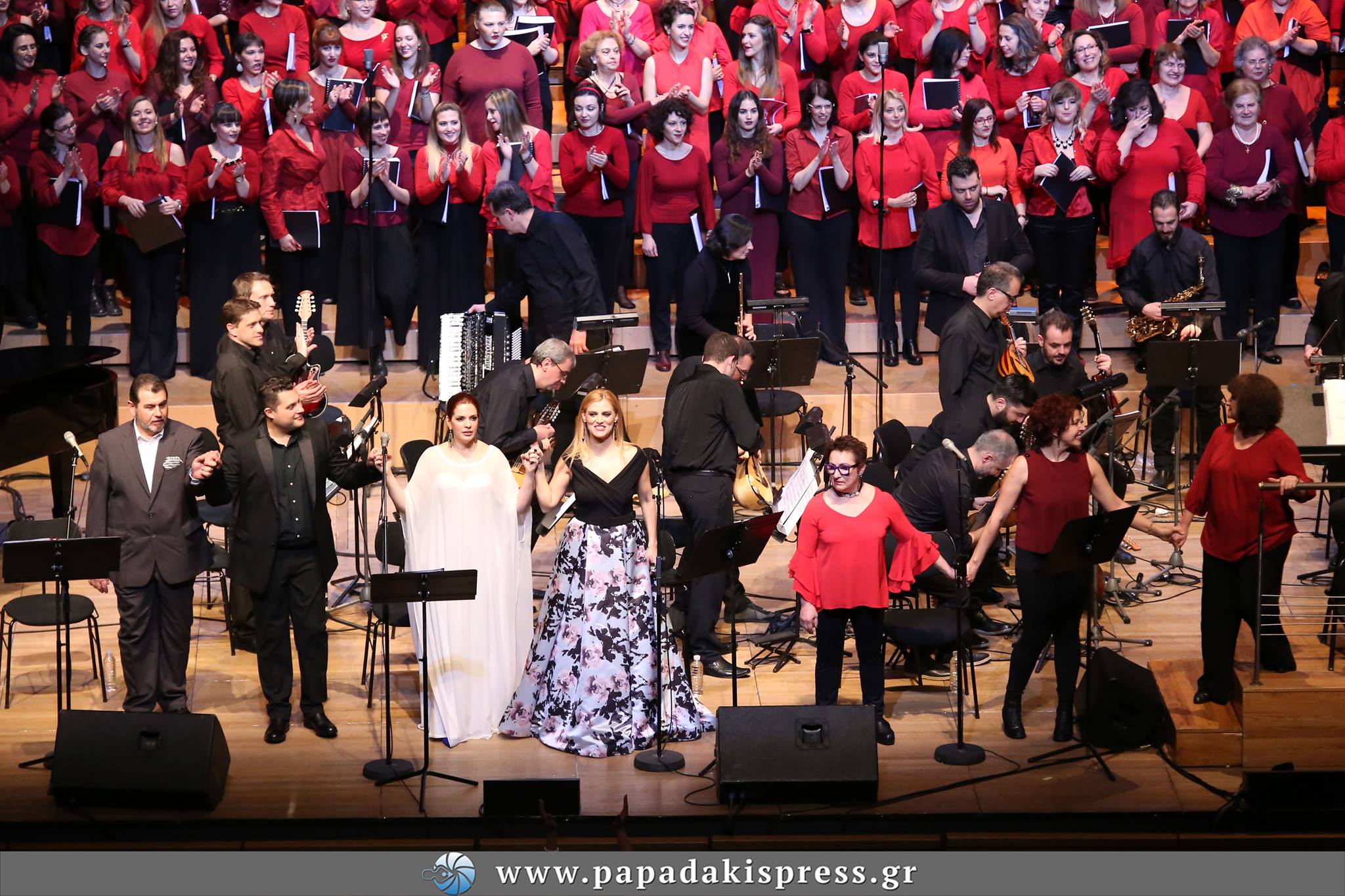 ΑΦΙΕΡΩΜΑ ΣΤΟΝ ΜΙΚΗ ΘΕΟΔΩΡΑΚΗ, "ΟΛΗ Η ΕΛΛΑΔΑ ΓΙΑ ΤΟΝ ΜΙΚΗ ",ΣΤΟ ΜΕΓΑΡΟ ...