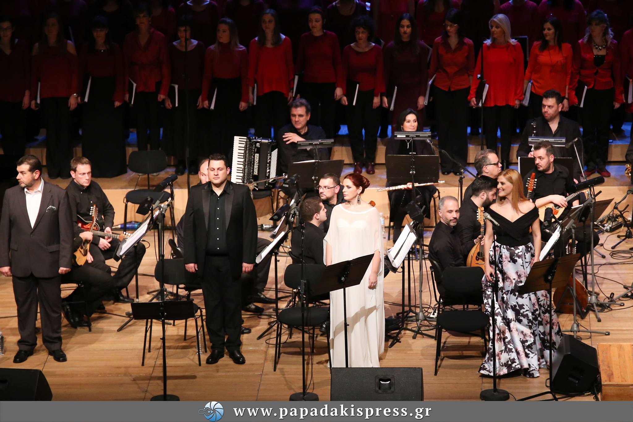 ΑΦΙΕΡΩΜΑ ΣΤΟΝ ΜΙΚΗ ΘΕΟΔΩΡΑΚΗ, "ΟΛΗ Η ΕΛΛΑΔΑ ΓΙΑ ΤΟΝ ΜΙΚΗ ",ΣΤΟ ΜΕΓΑΡΟ ...