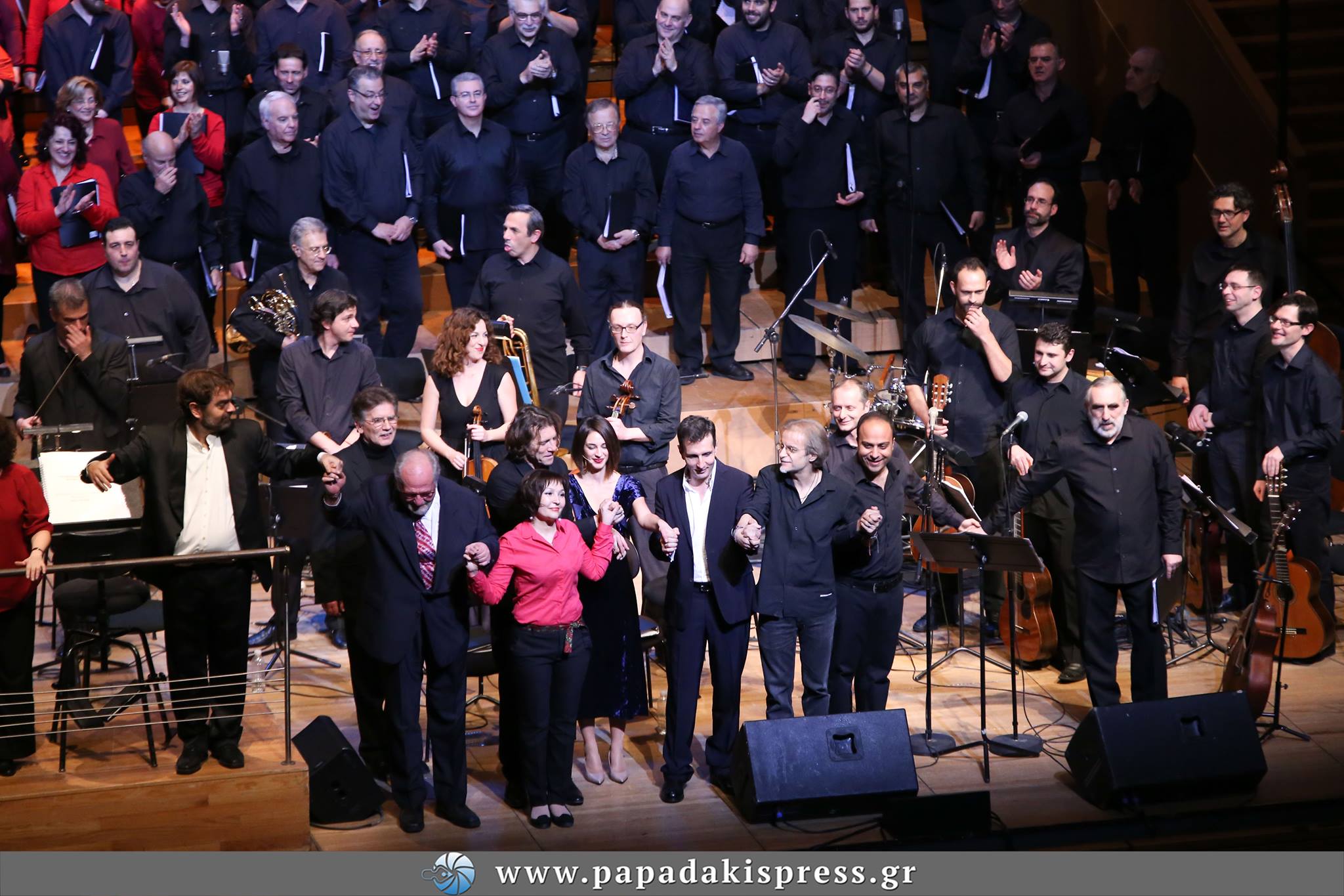 ΑΦΙΕΡΩΜΑ ΣΤΟΝ ΜΙΚΗ ΘΕΟΔΩΡΑΚΗ, "ΟΛΗ Η ΕΛΛΑΔΑ ΓΙΑ ΤΟΝ ΜΙΚΗ ",ΣΤΟ ΜΕΓΑΡΟ ...