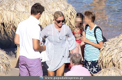 ΣΤΗ ΜΥΚΟΝΟ Ο ΠΡΙΓΚΙΠΑΣ ΠΑΥΛΟΣ ΜΕ ΤΗΝ ΜΑΡΙ ΣΑΝΤΑΛ ΤΑ ΠΑΙΔΙΑ ΤΟΥΣ ΚΑΙ ...